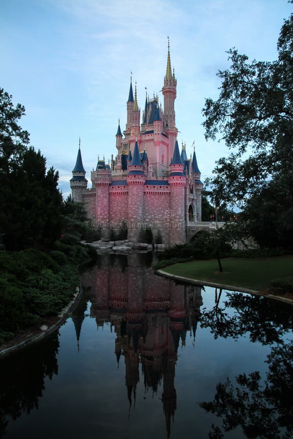 Disney slott redaktionell arkivfoto. Bild av natt, orlando - 127135778