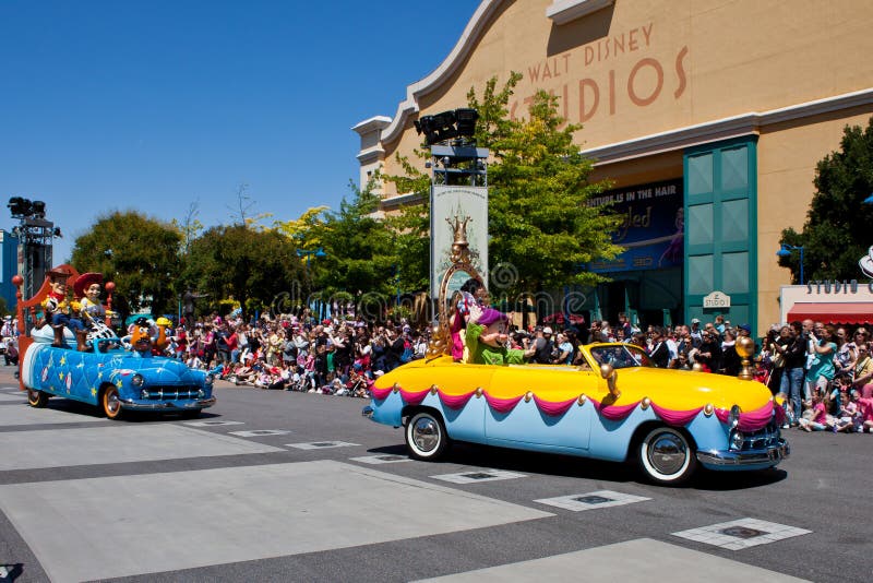 Disney Stars ?N-? Auto-Parade Redaktionelles Bild - Bild von ...