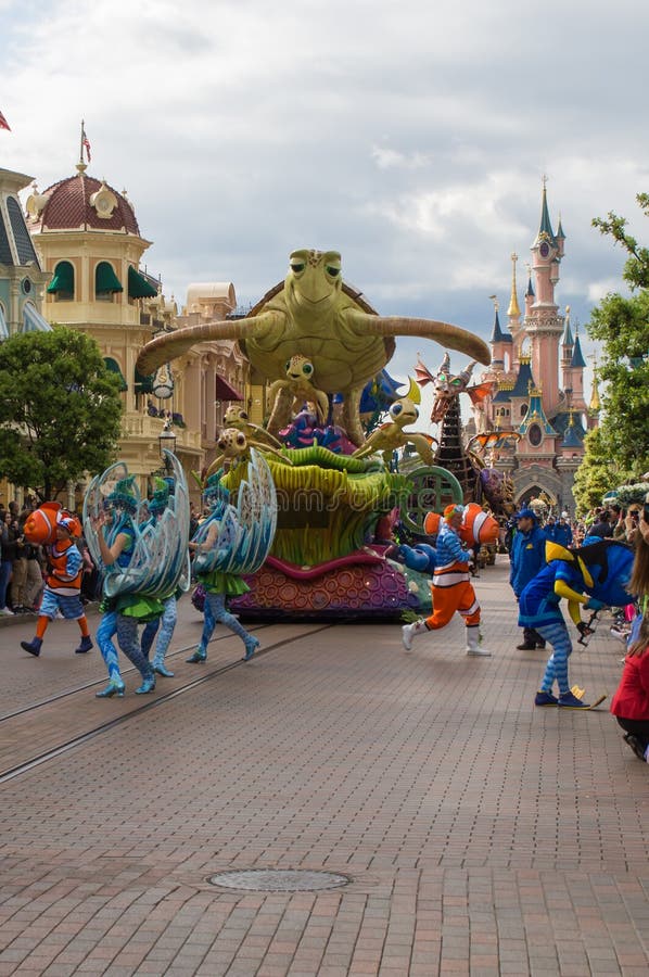 Disney Stars on Parade editorial stock image. Image of stars - 97981414