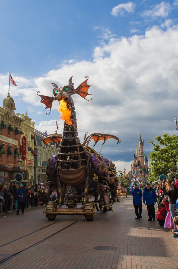 Disney Stars on Parade editorial stock image. Image of stars - 97981414