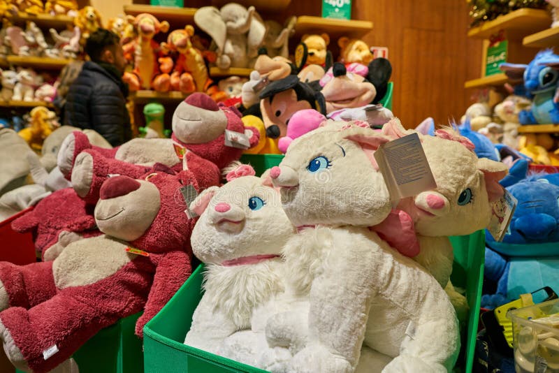 Disney Store editorial stock photo. Image of commerce - 134648083