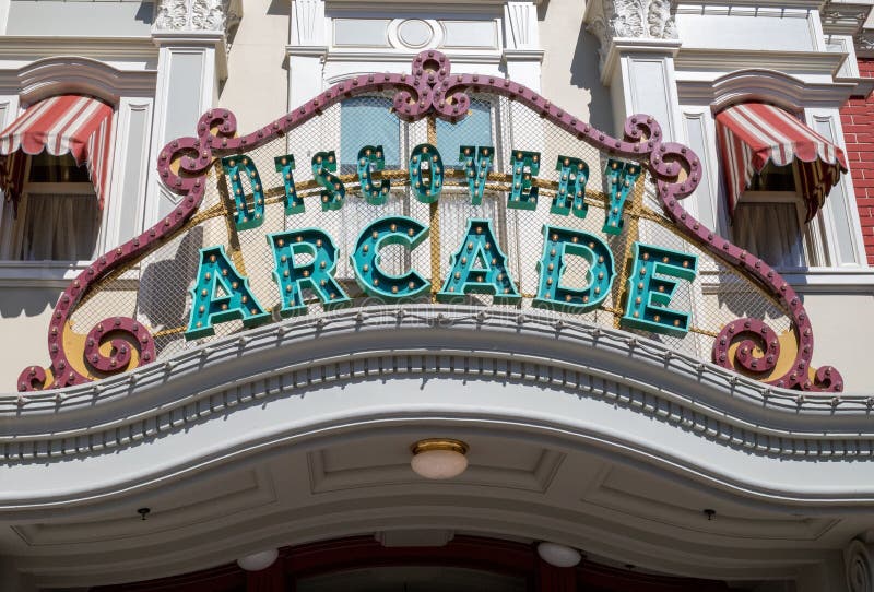 Disneyland Paris Discovery Arcade Facade Building Fotografía editorial ...