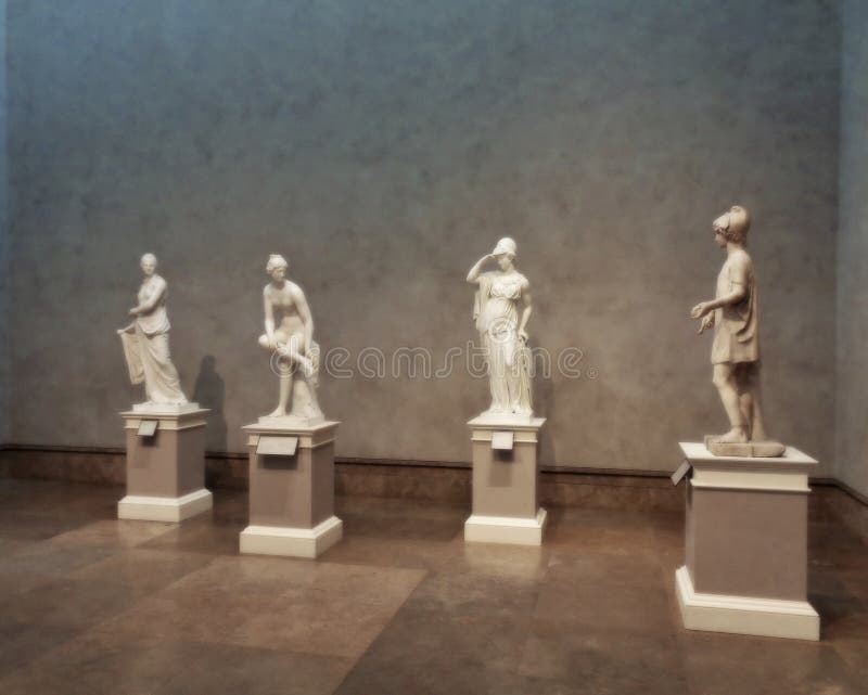 Roman statues editorial stock image. Image of sculpture - 167602369