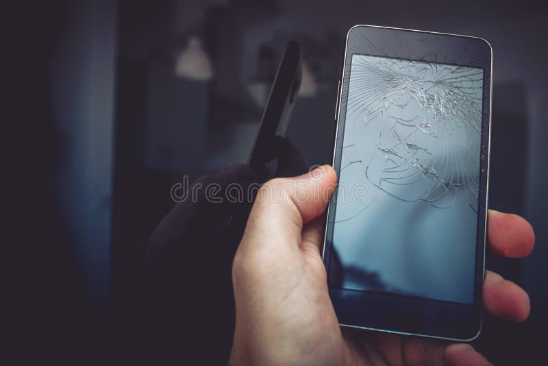 Smartphone quebrado foto de archivo. Imagen de objeto - 82331046