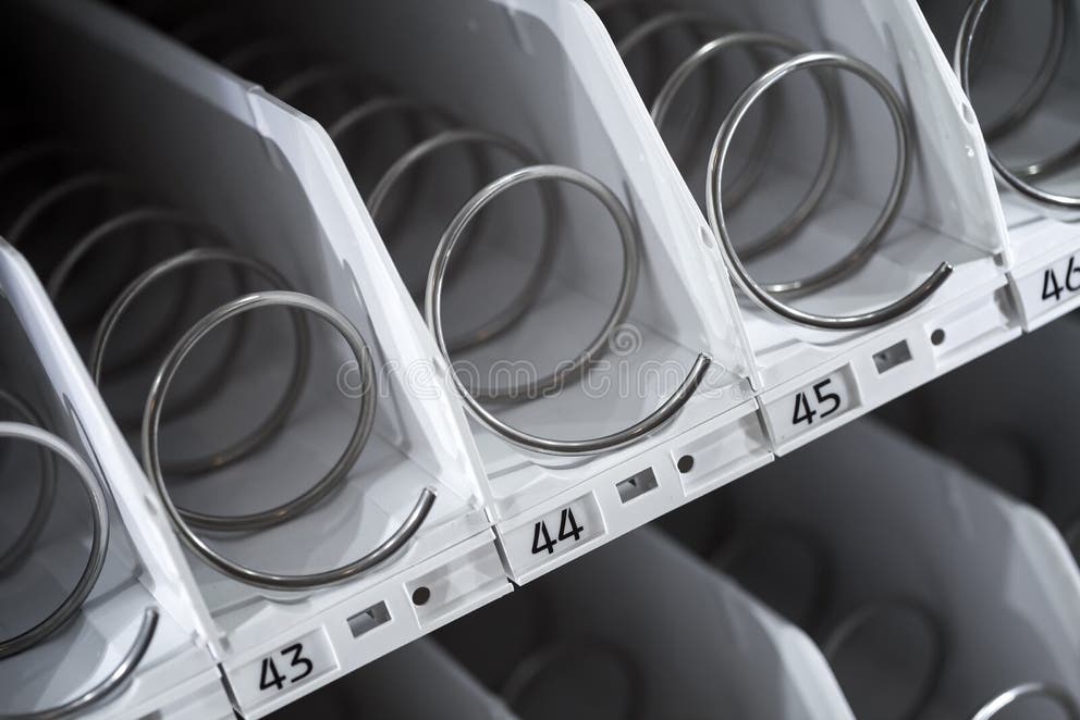 Distributeur Automatique Vide Photo stock - Image du personne, numéros ...