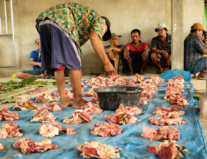 Distribution of the Eid Al-Adha Editorial Stock Photo - Image of crowd ...