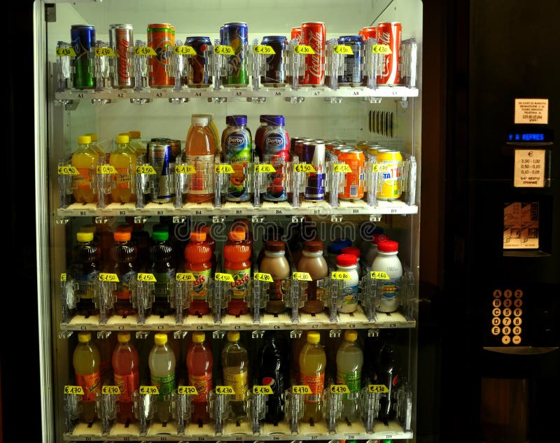 Distributore Automatico Di Bevande Fotografia Stock Editoriale ...