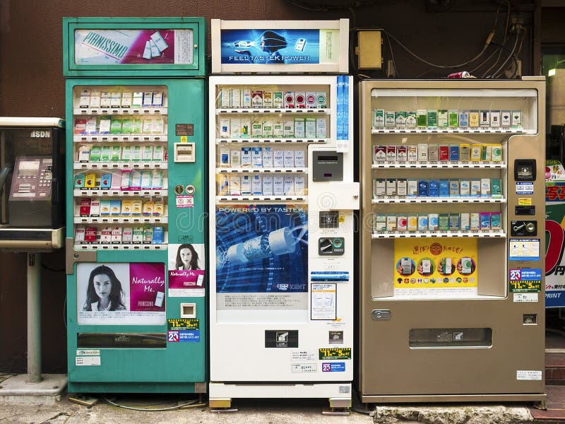 Distributori Automatici Giapponesi Della Sigaretta a Tokyo Fotografia ...