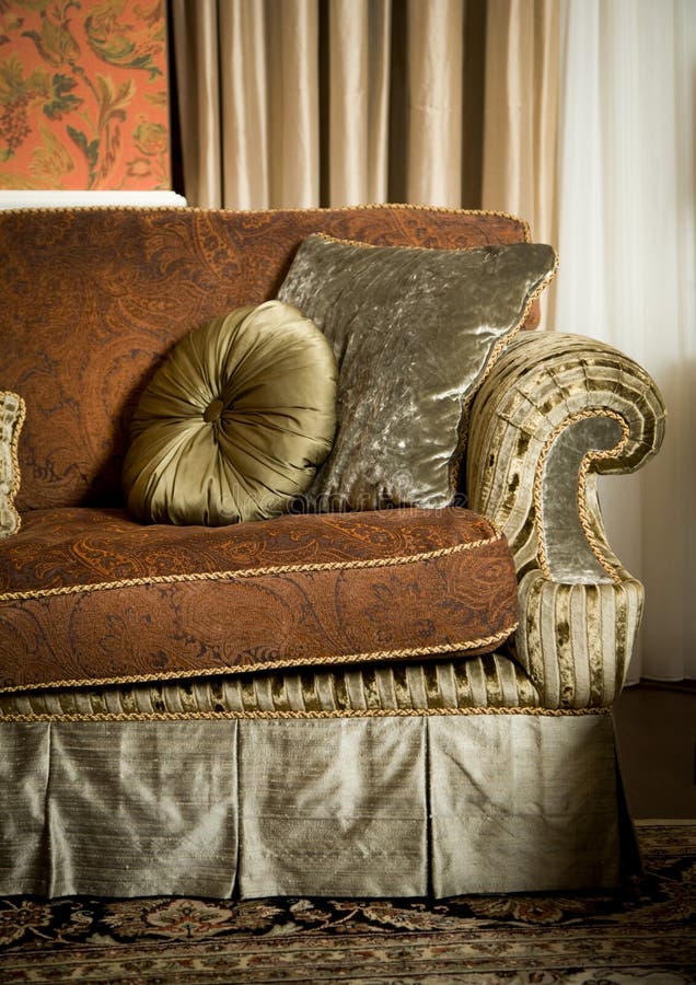 Divan rouge photo stock. Image du vert, détente, conception - 16911528