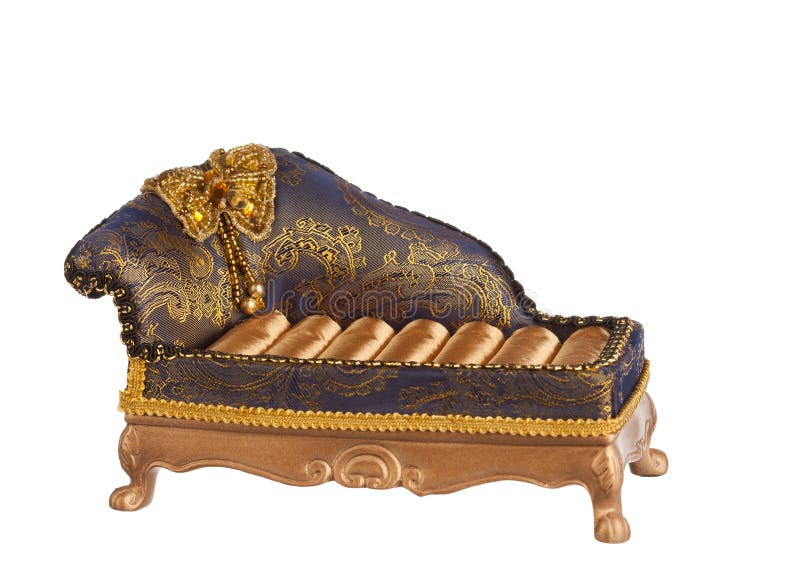 Divan riche antique image stock. Image du intérieur, brun - 19558077