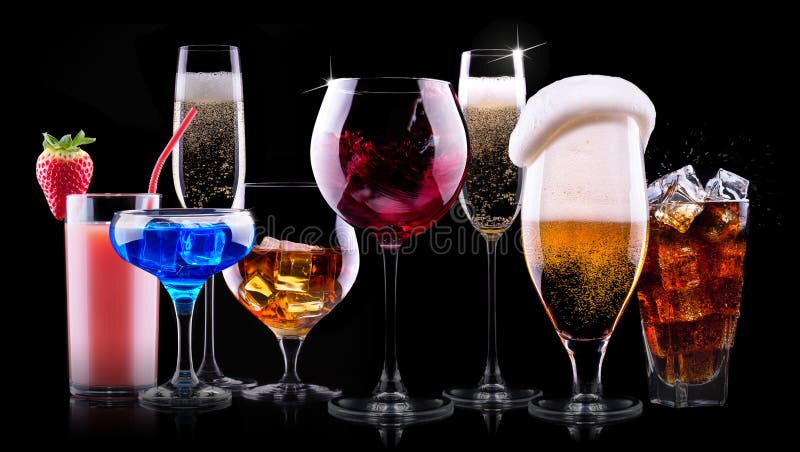 Diversas Bebidas Del Alcohol Fijadas Foto de archivo - Imagen de ...