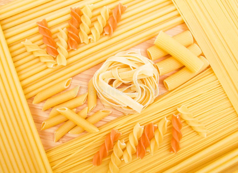 Diversas Clases De Pastas Italianas Imagen de archivo - Imagen de ...