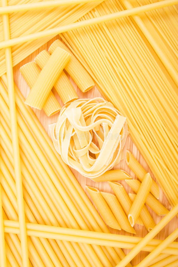Diversas Clases De Pastas Italianas Foto de archivo - Imagen de objetos ...