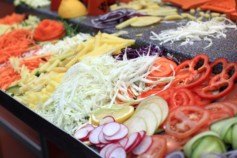 Diversas verduras cortadas imagen de archivo. Imagen de comer - 36176027