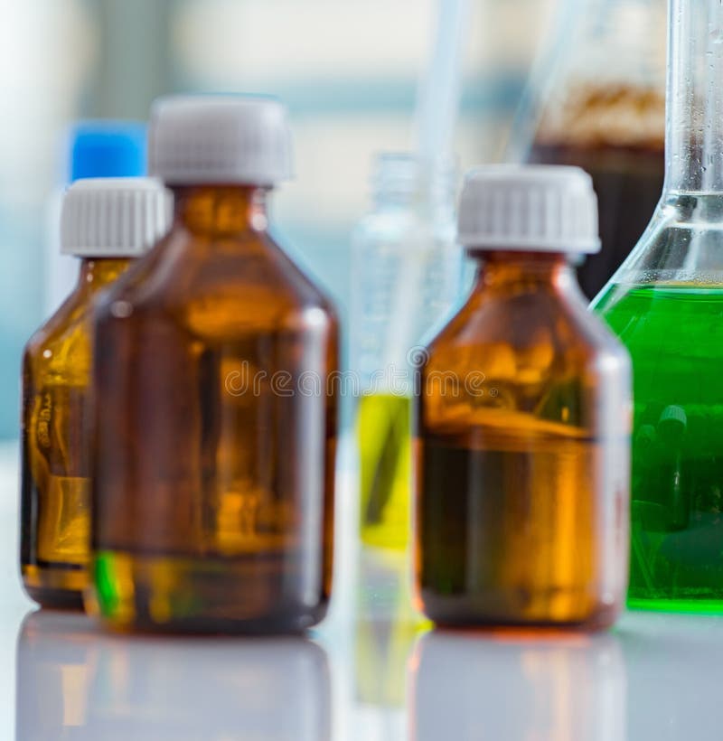 Diverse Chemische Oplossingen in Het Lab Stock Afbeelding - Image of ...