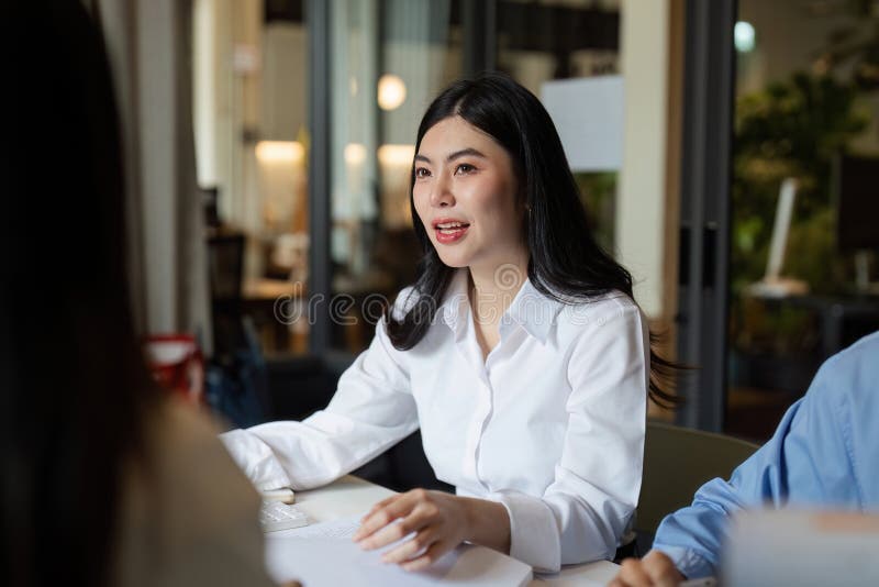 Business Man and Business Woman Talking and Brainstorming, Discussion ...