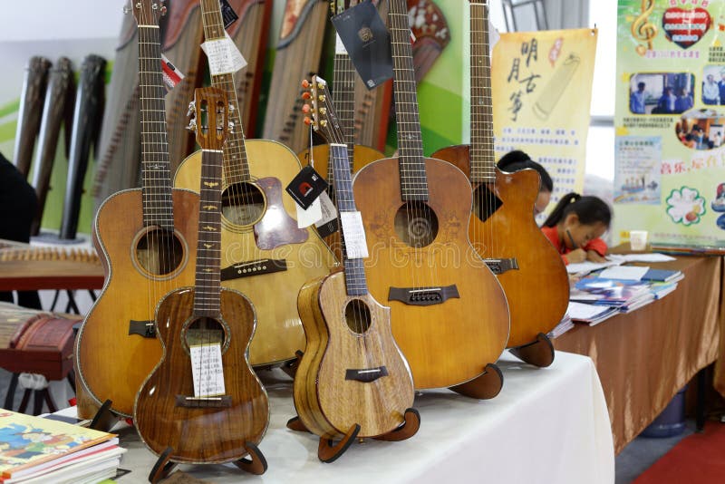 Het Chinese Muzikale Instrument Yueqin Woonde De Tentoonstelling Bij ...