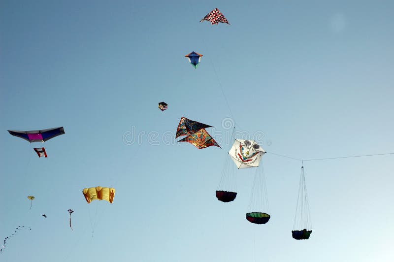 Diverse types van vliegers stock afbeelding. Image of hemel - 5541709