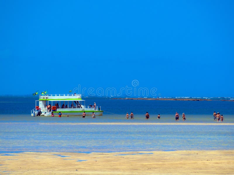 Barcos en la playa foto de archivo. Imagen de brasil - 23172936