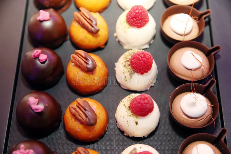 Variedad De Diversos Rellenos De Los Postres Dulces Franceses Modernos ...