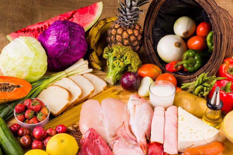 Diversos tipos de comidas foto de archivo. Imagen de completo - 70679184