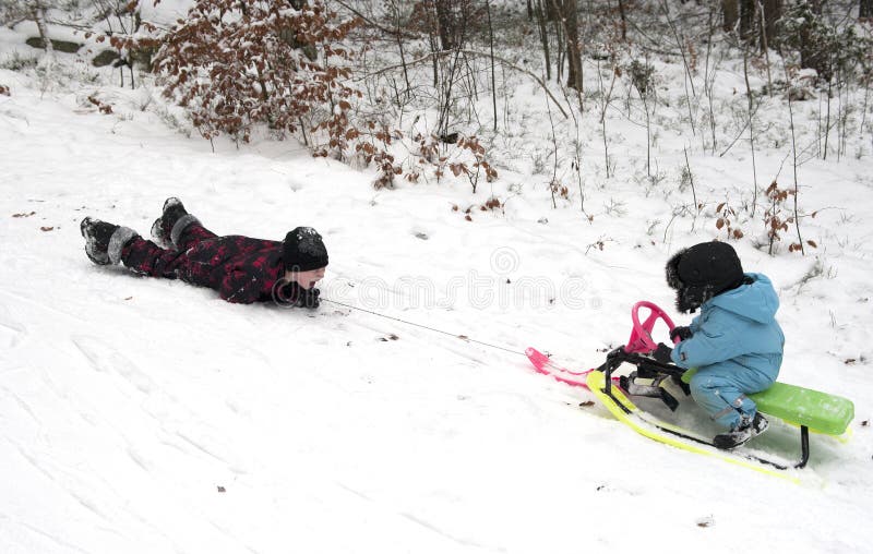 Divertimento con la slitta immagine stock. Immagine di caucasico - 46949295