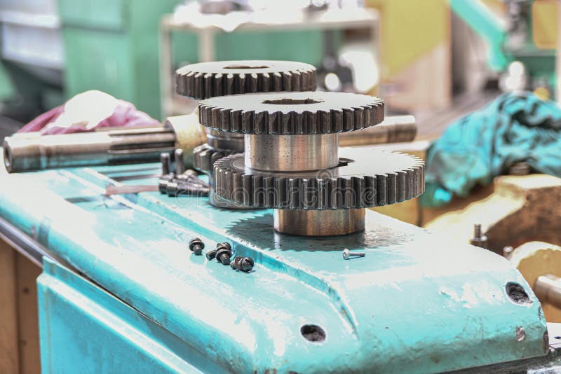 Divider Discs and Gears for Changing the Speeds of a Metal-cutting ...