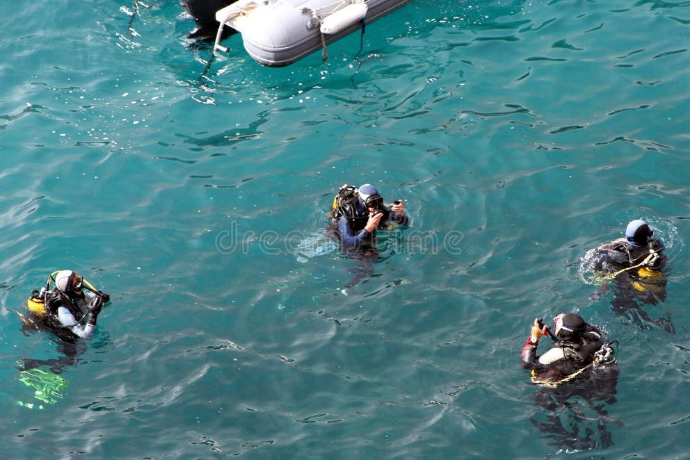 Diving lesson stock image. Image of boat, dive, group - 3270663