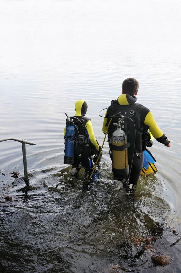 Diving lesson stock image. Image of preparing, diving - 32762379