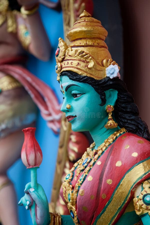 Divinité Indienne Avec Le Paon Photo stock - Image du image, bouddhisme ...