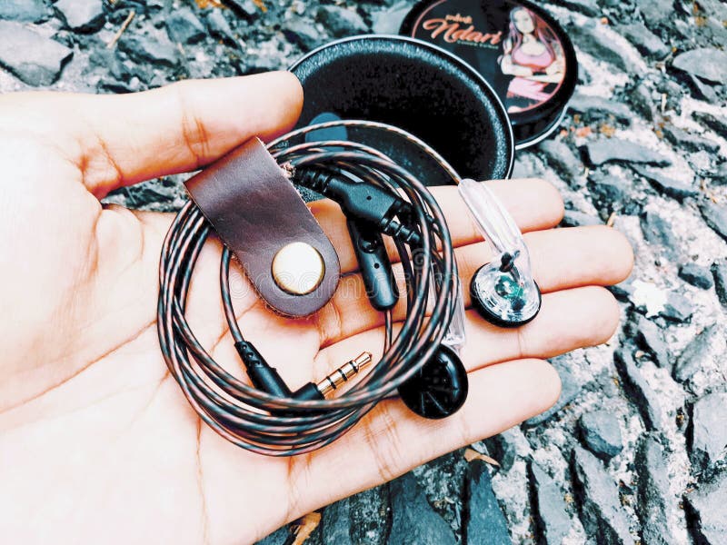 Custom Earbuds DIY editorial stock image. Image of earbuds - 131001564