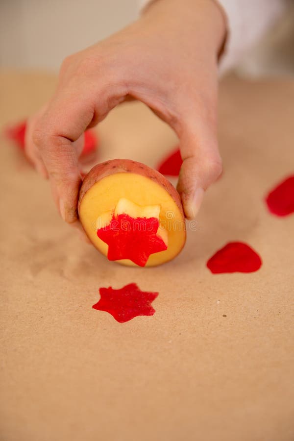 DIY Potato Print. Handmade Gift Wrapping with an Exclusive Print ...