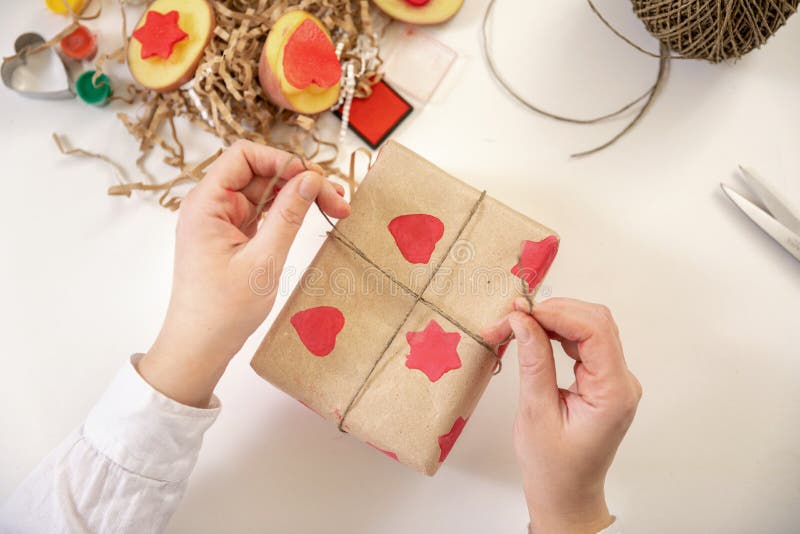 DIY Potato Print. Handmade Gift Wrapping with an Exclusive Print ...