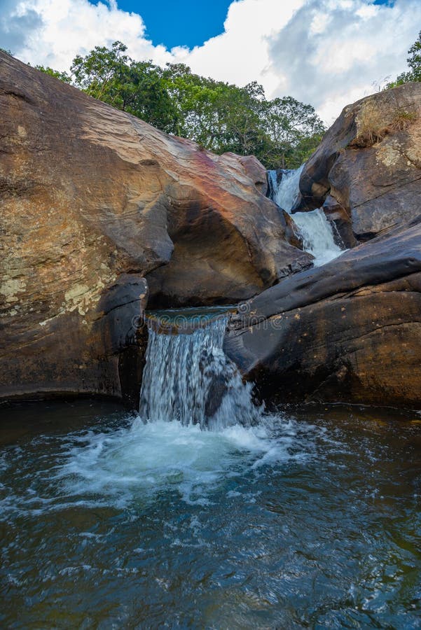 Diyaluma Falls Near Ella, Sri Lanka Stock Photo - Image of valley, park ...