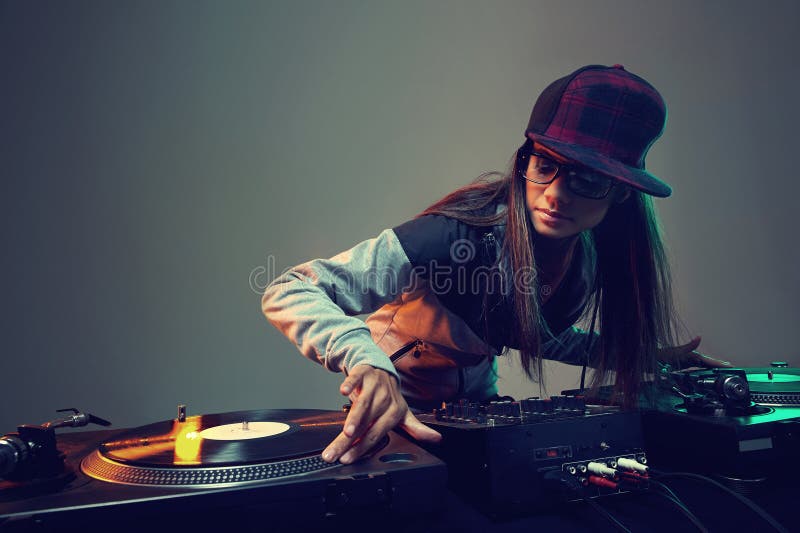 DJ de moda imagen de archivo. Imagen de fresco, disfrutar - 34403917