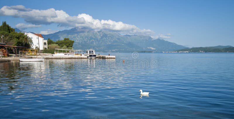 Djenovic foto de archivo. Imagen de cubo, puerta, sunset - 79368500