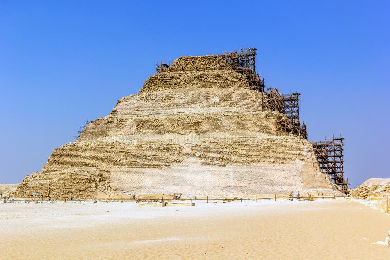 Wiederherstellung Der Pyramide Von Djoser Stockfoto - Bild von pyramide ...