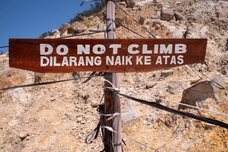 Do Not Climb Sign at the Park Stock Image - Image of sign, warning ...