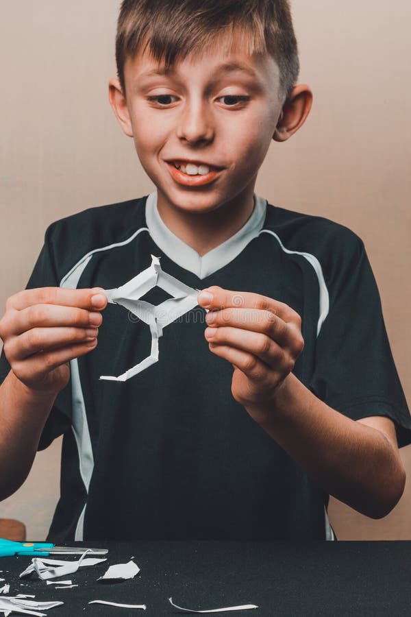 Do White Paper Boy Corta Um Quadrado Branco Foto de Stock - Imagem de ...