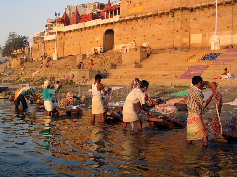 Dobhi en el Ganges fotografía editorial. Imagen de muelle - 252167
