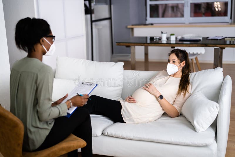Doble Cuidado Y Paciente Embarazada Imagen de archivo - Imagen de ...
