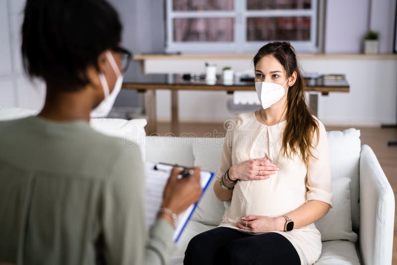 Doble Cuidado Y Paciente Embarazada Foto de archivo - Imagen de cara ...