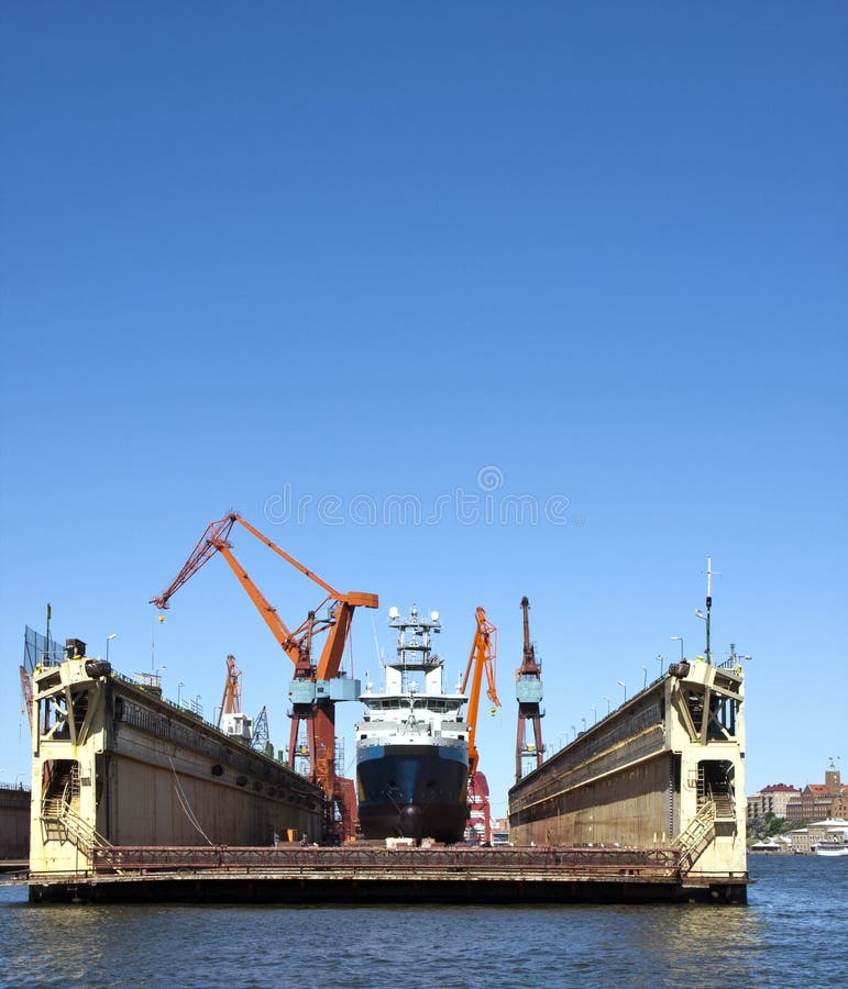 Doca seca imagem de stock. Imagem de azul, forro, doméstico - 10095401
