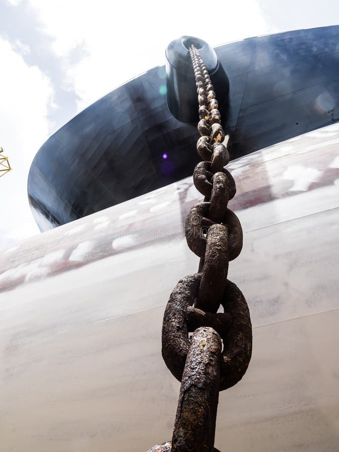 Doca Seca - Barco E Correntes Imagem de Stock - Imagem de repinte ...