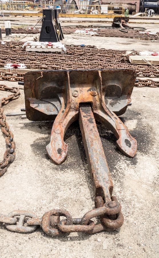 Doca Seca - Correntes E âncora Do Barco Imagem de Stock - Imagem de ...
