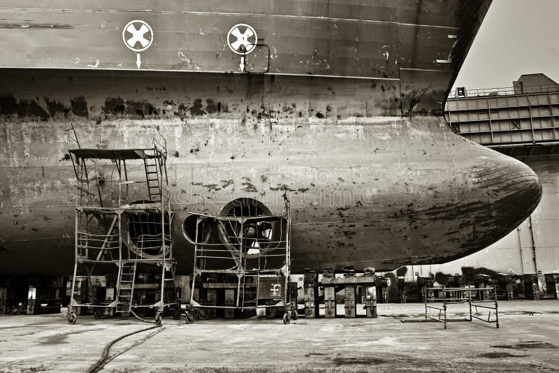 Doca seca Ro-ro do navio foto de stock. Imagem de docas - 133504018