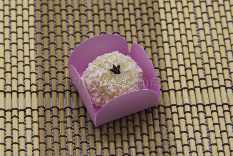 Doce Brasileiro Tradicional Com Coco Raspado Beijinho Imagem de Stock ...