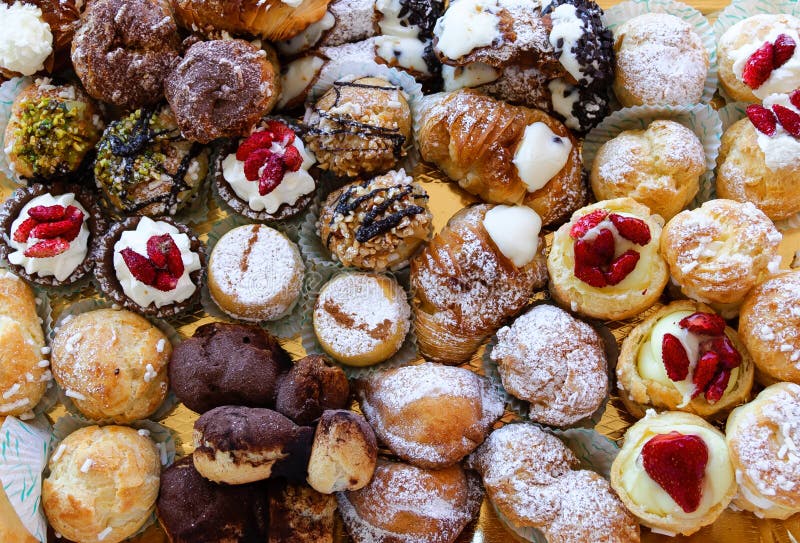 Doces imagem de stock. Imagem de bandeja, creme, massa - 17070289