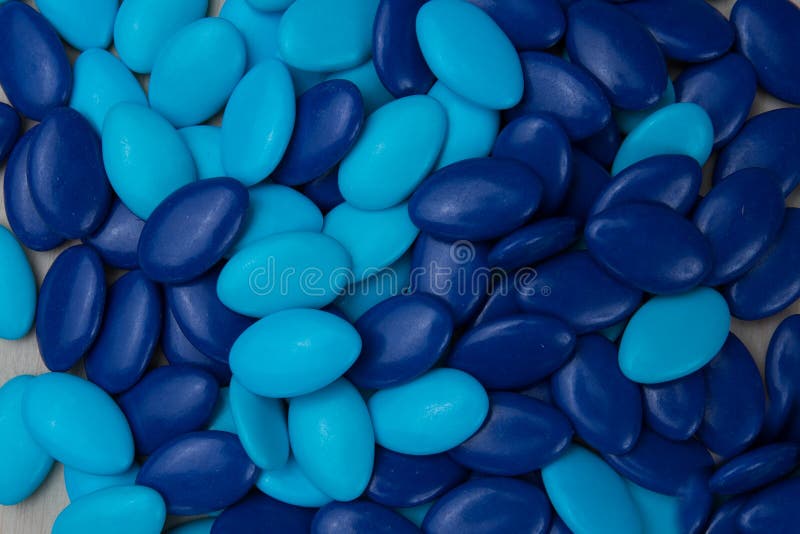 Doces Azuis Brilhantes Da Cor Em Um Fundo Branco Foto de Stock - Imagem ...