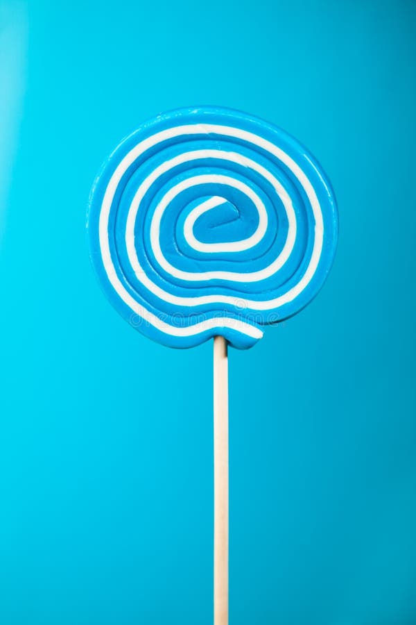 Doces azuis do pirulito foto de stock. Imagem de fundo - 36703224